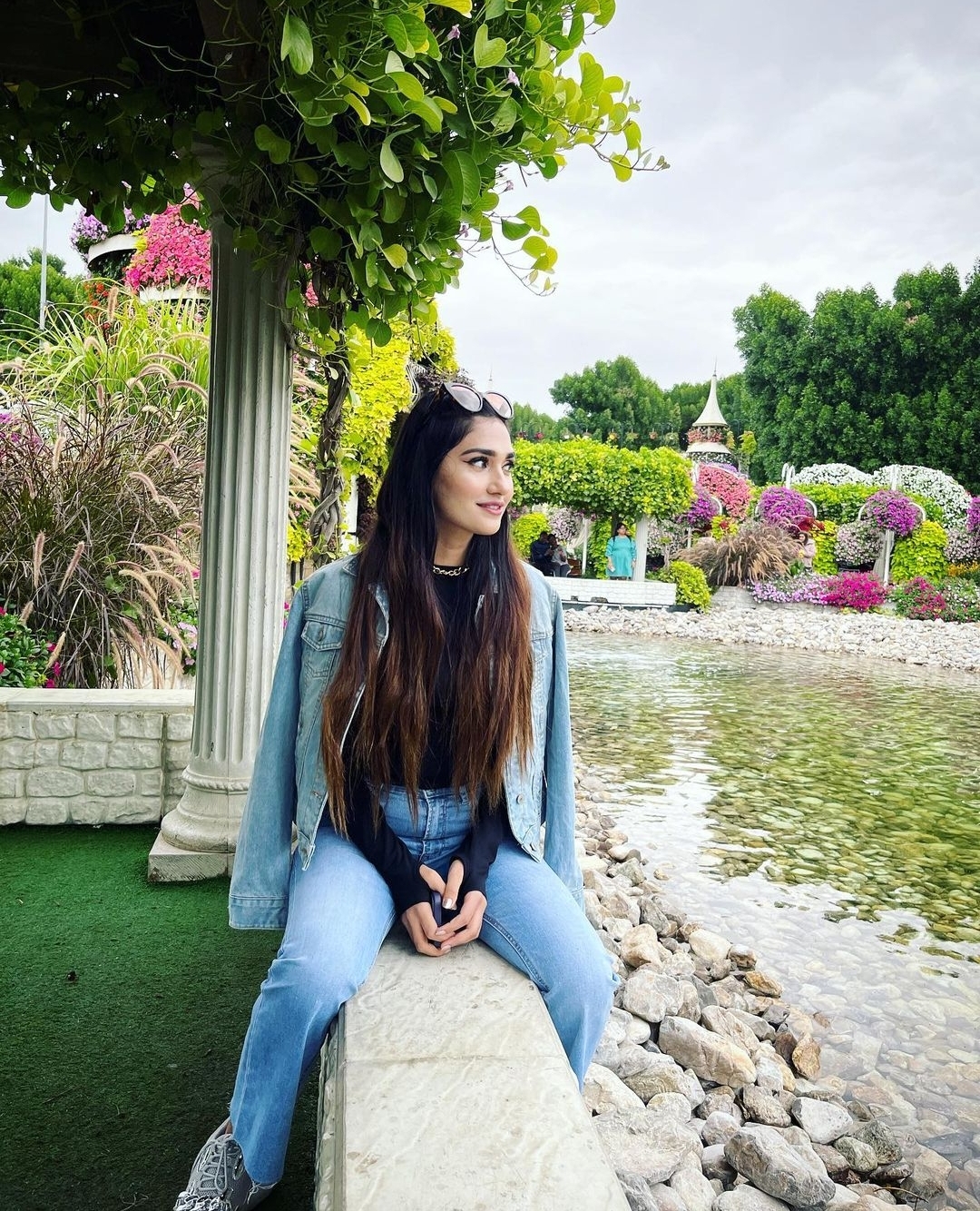 Hassan Ali Wife Samiyah's Pictures with Her Sister From Dubai | Reviewit.pk