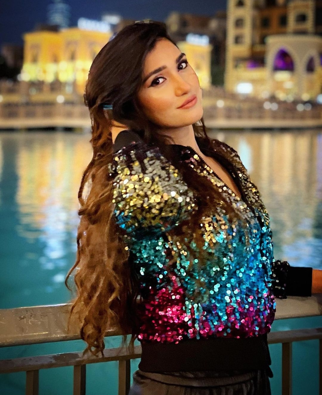 Hassan Ali Wife Samiyah's Pictures with Her Sister From Dubai | Reviewit.pk