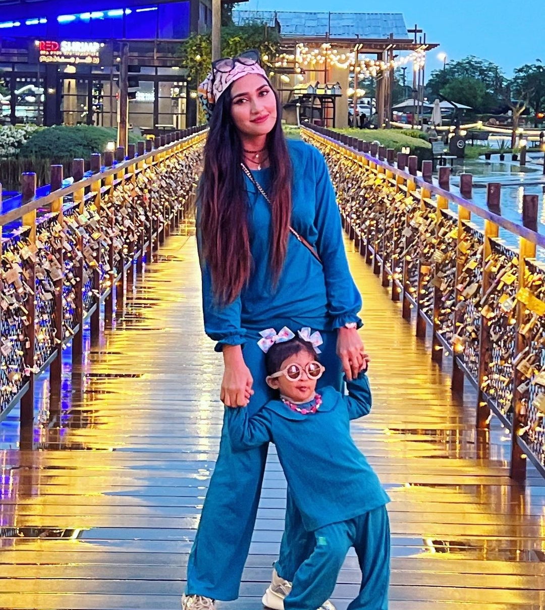 Hassan Ali Wife and Daughter New Pictures from Dubai | Reviewit.pk