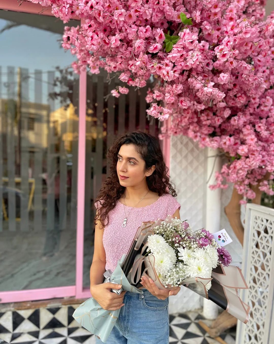 Mere Humsafar Fame Hira Umer Beautiful Pictures from Maldives & Sri ...