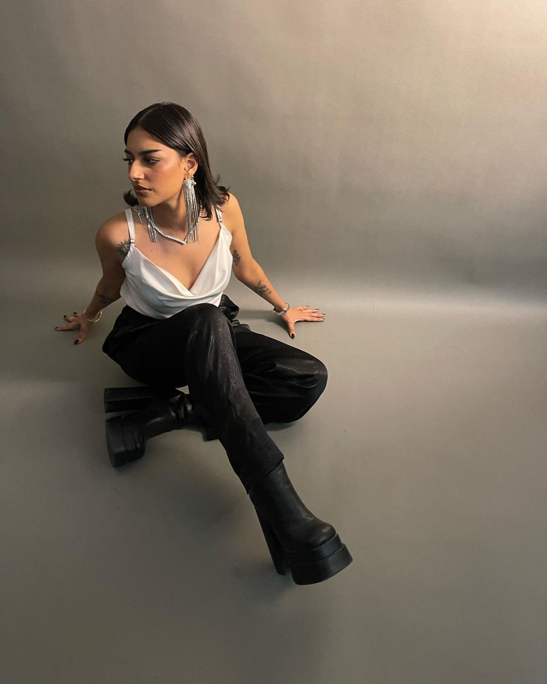 Juvaria Abbasi Daughter Anzela Abbasi's New Modern Pictures | Reviewit.pk