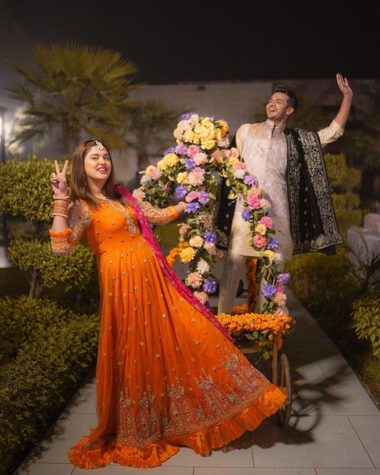 Kanwal Aftab & Sehar Hayat Pictures from Friends Mehndi | Reviewit.pk