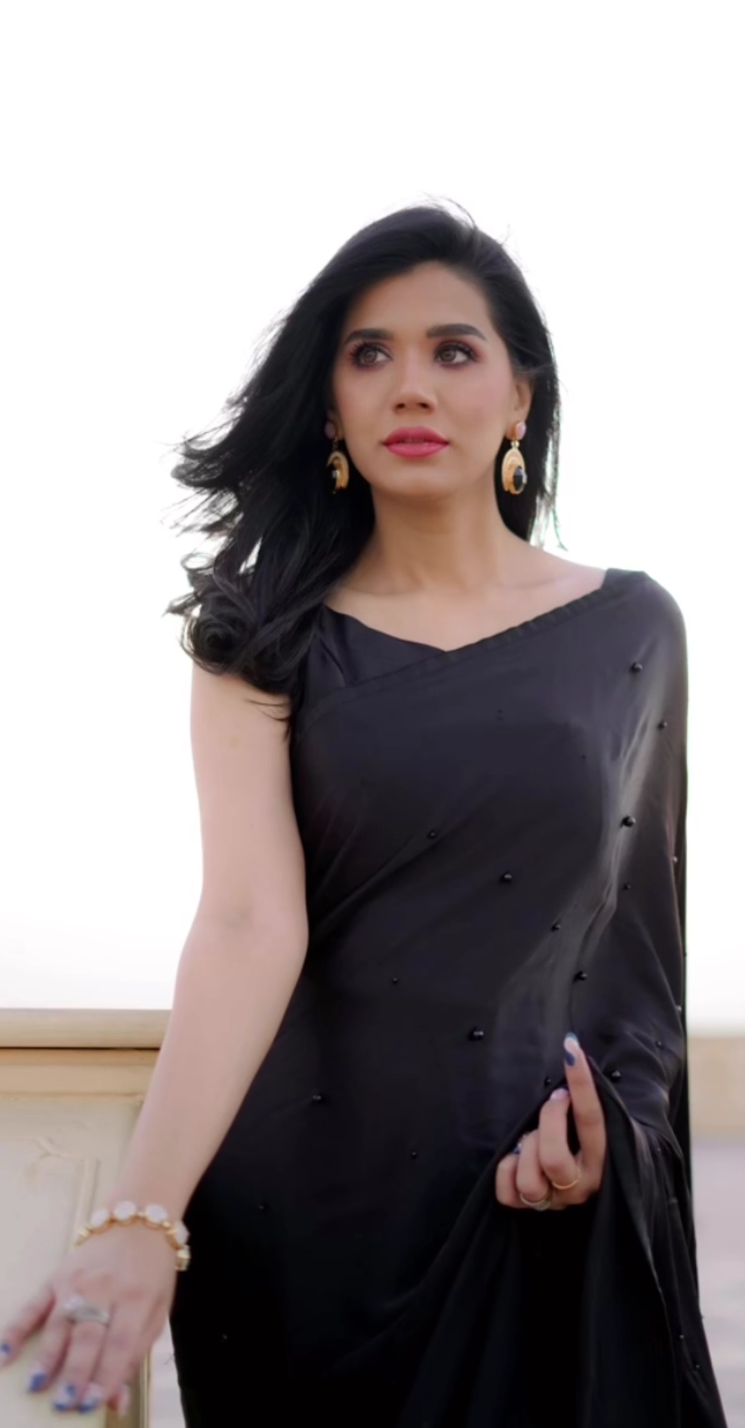 Imran Ashraf Ex-Wife Kiran Ashfaque Gorgeous New Clicks | Reviewit.pk
