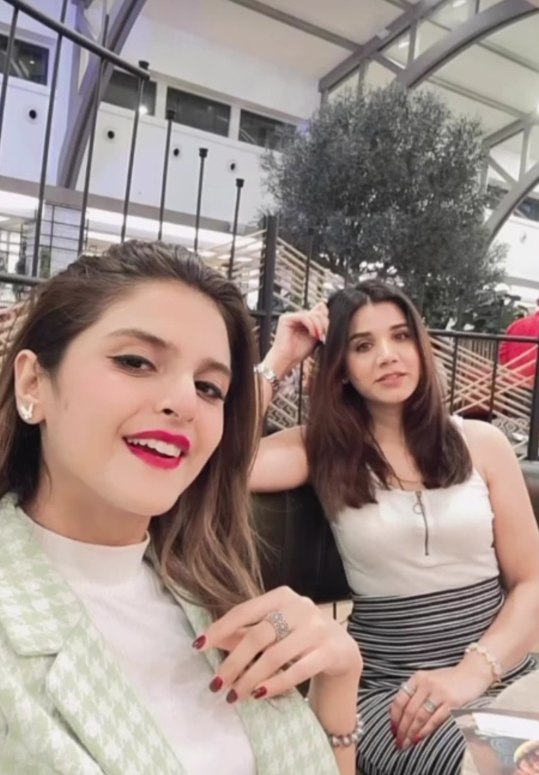 Imran Ashraf Ex-Wife Kiran Ashfaque Gorgeous New Clicks | Reviewit.pk