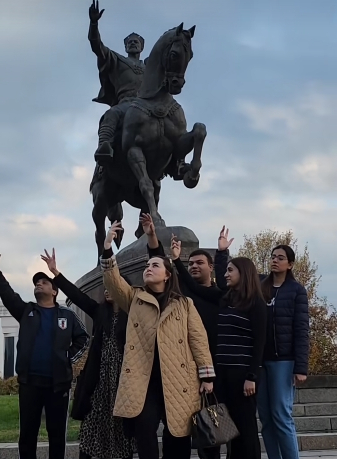 Designer Maria B New & Adorable Family Pictures | Reviewit.pk