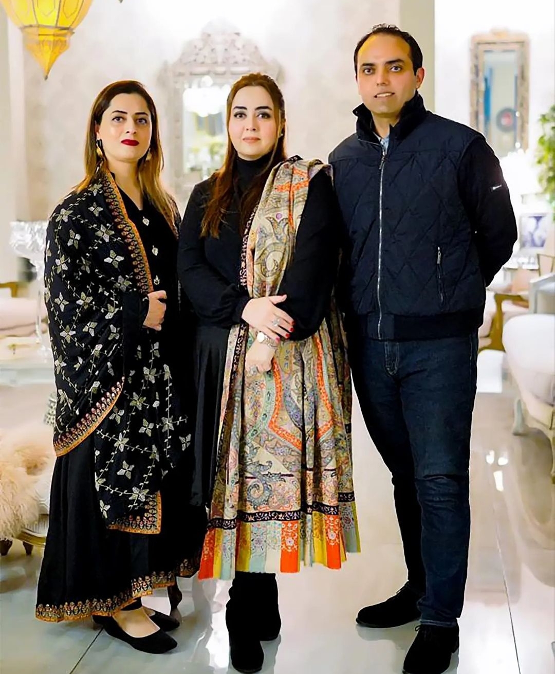 Designer Maria B New & Adorable Family Pictures | Reviewit.pk