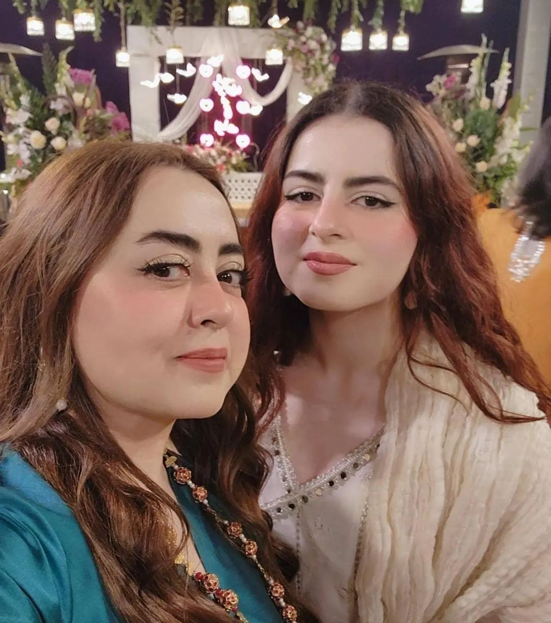 Designer Maria B New & Adorable Family Pictures | Reviewit.pk