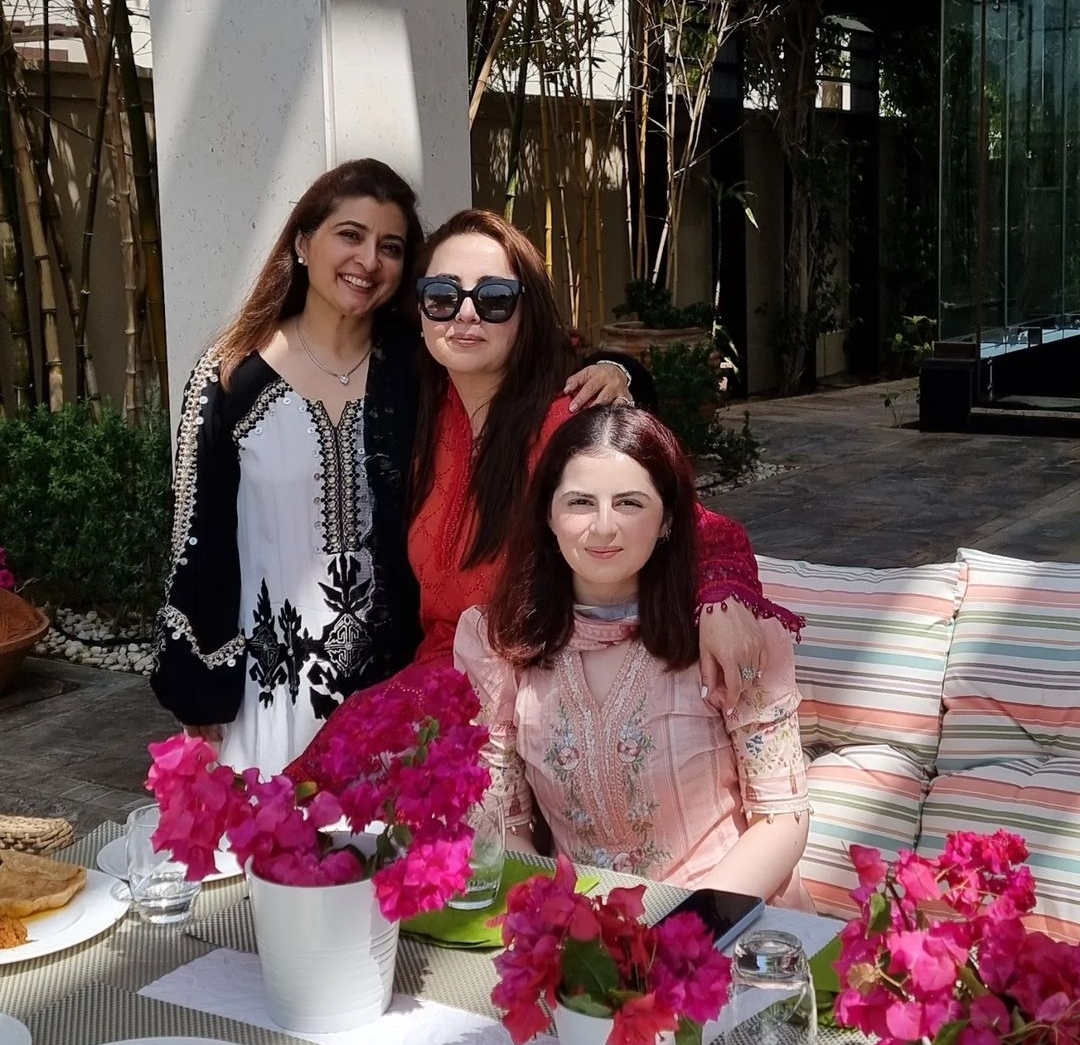 Designer Maria B New & Adorable Family Pictures | Reviewit.pk