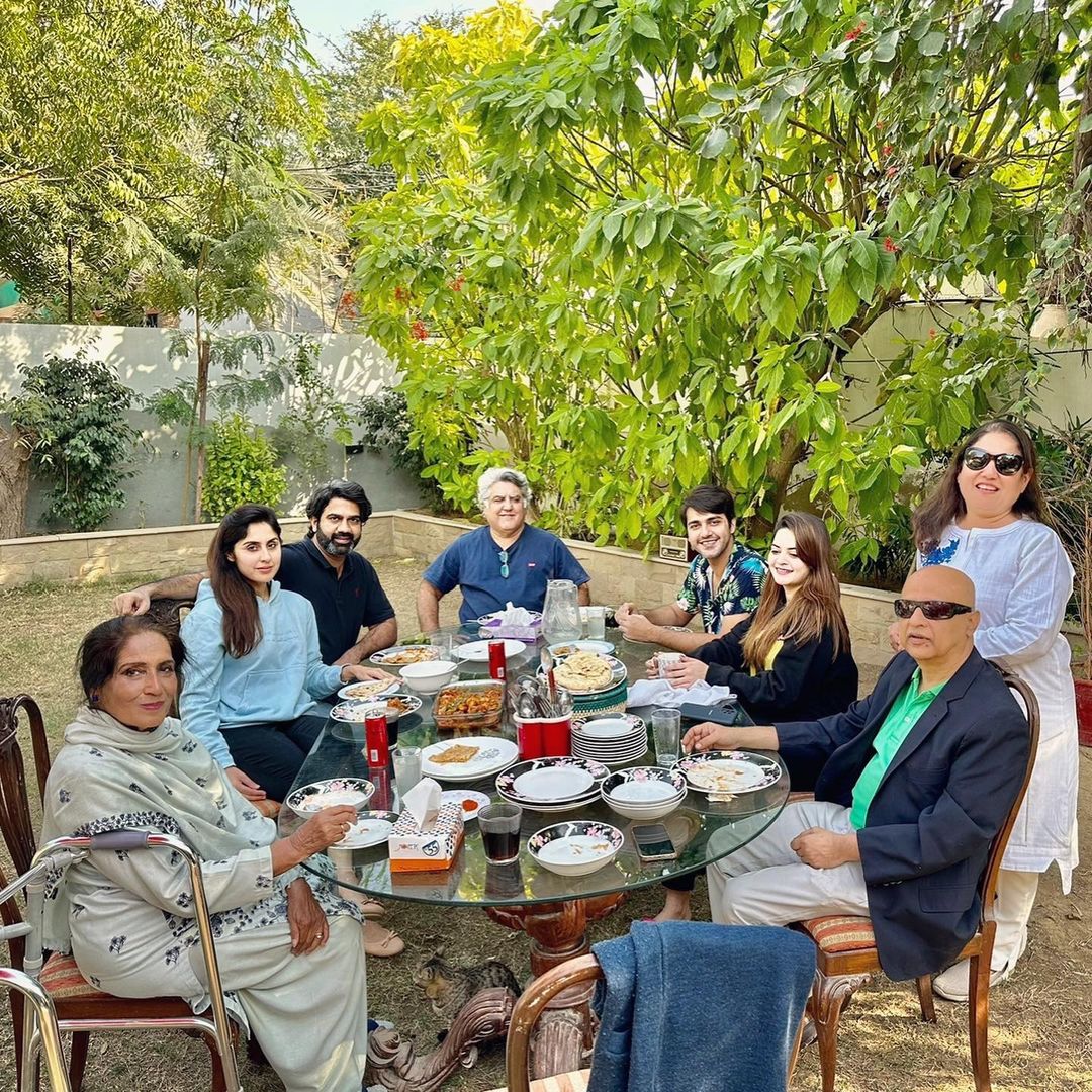 Minal Khan & Ahsan Mohsin Ikram New Pictures With Family | Reviewit.pk