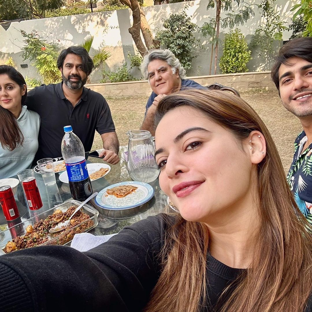 Minal Khan & Ahsan Mohsin Ikram New Pictures With Family | Reviewit.pk