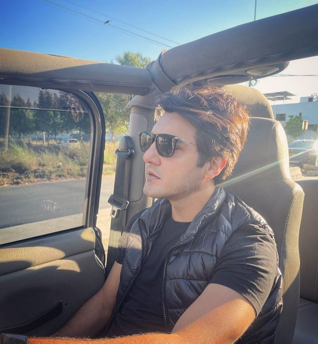 Minal Khan & Ahsan Mohsin Ikram New Pictures With Family | Reviewit.pk