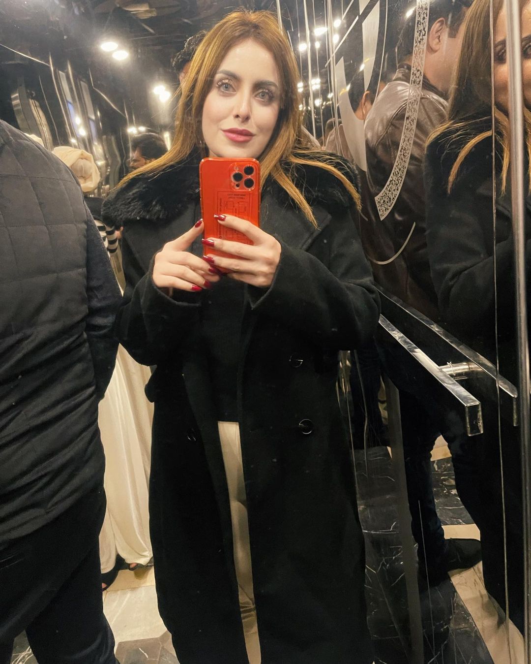 Siyani Fame Actor Nida Khan Gorgeous Pictures | Reviewit.pk