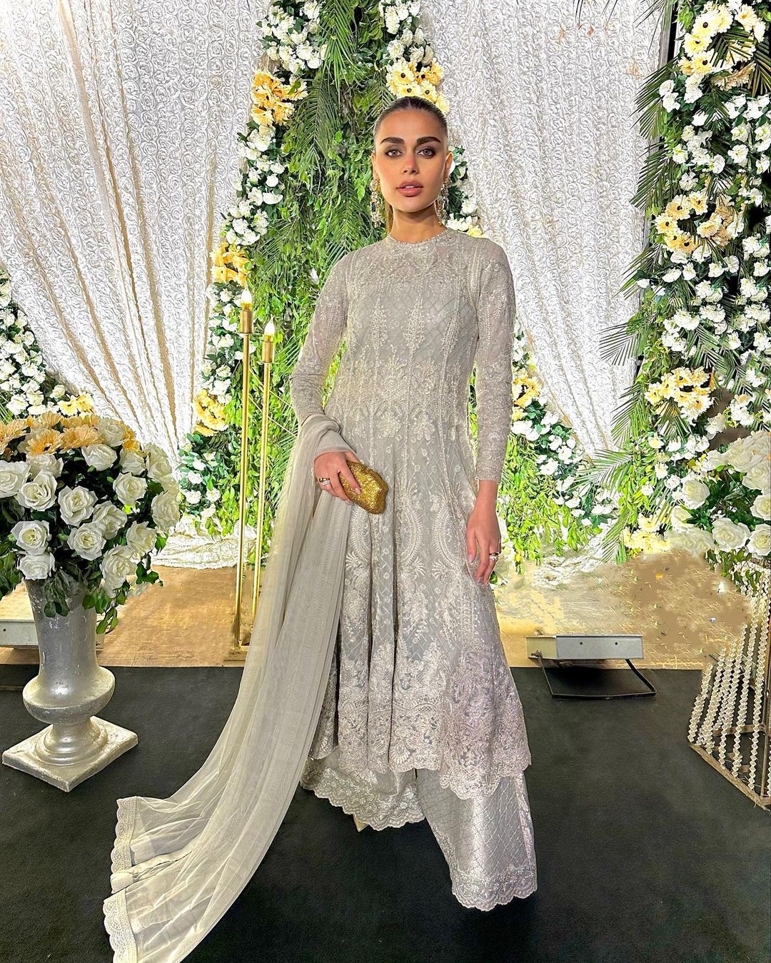 Sadaf Kanwal and Shahroz Sabzwari New Family Pictures | Reviewit.pk