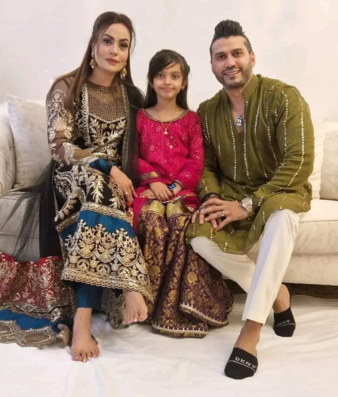 Sadia Imam New Family Pictures from Wedding | Reviewit.pk