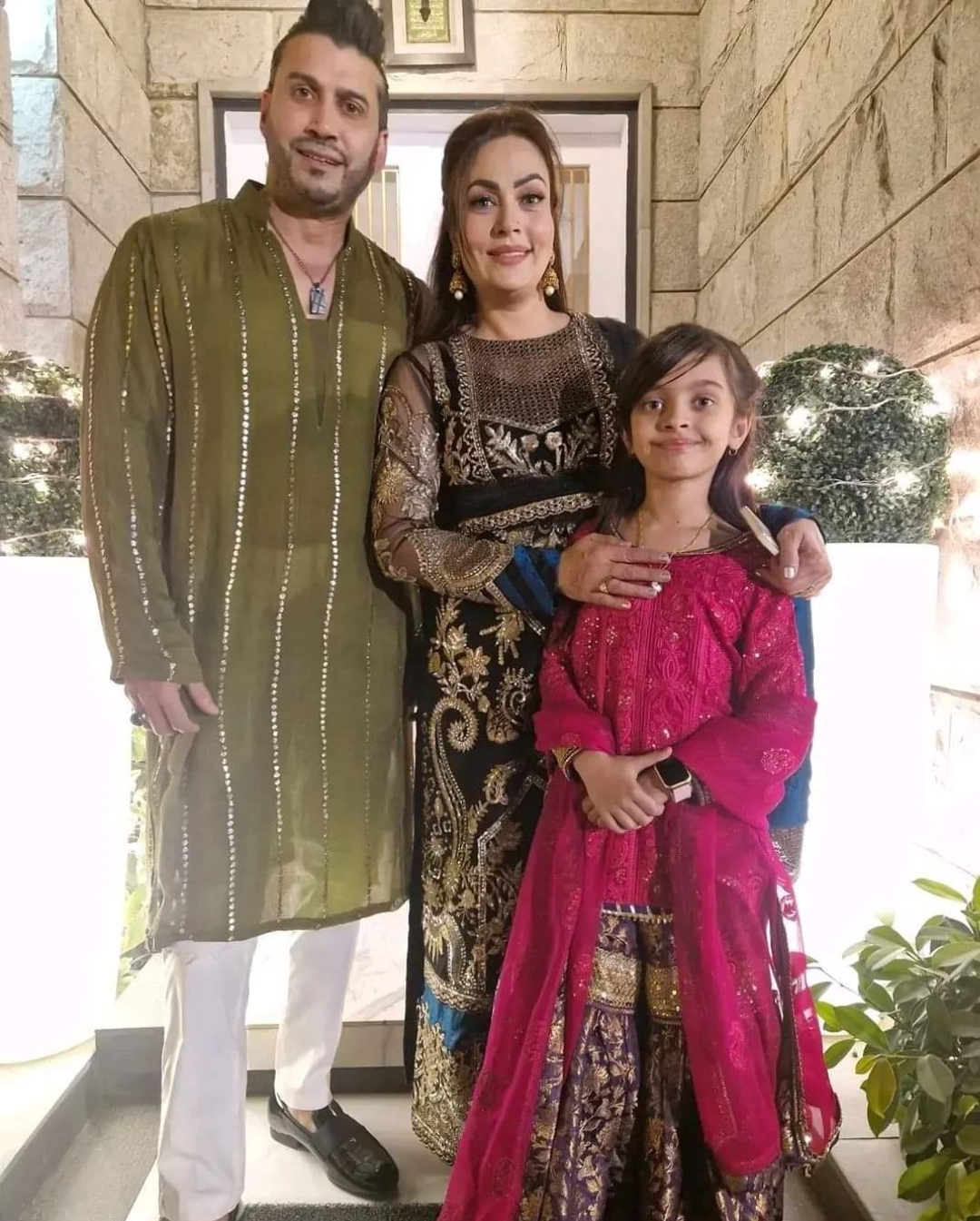 Sadia Imam New Family Pictures from Wedding | Reviewit.pk