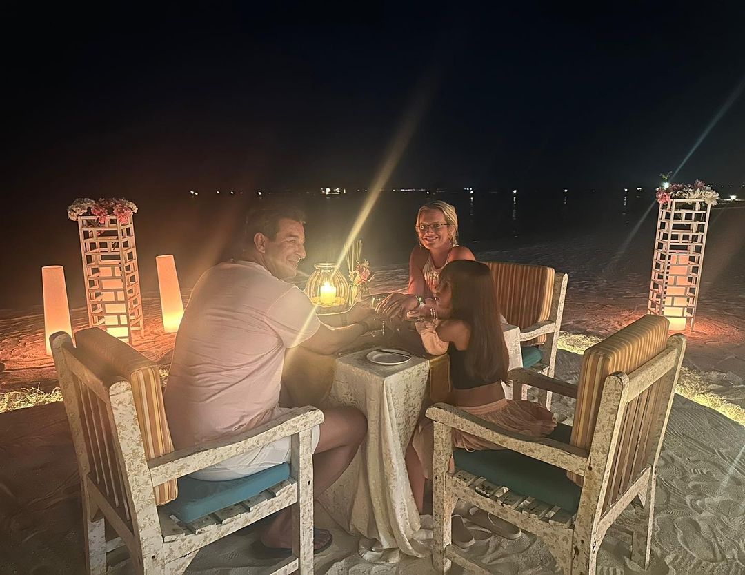 Shaniera Akram & Wasim Akram Exotic New Pictures from Maldives ...