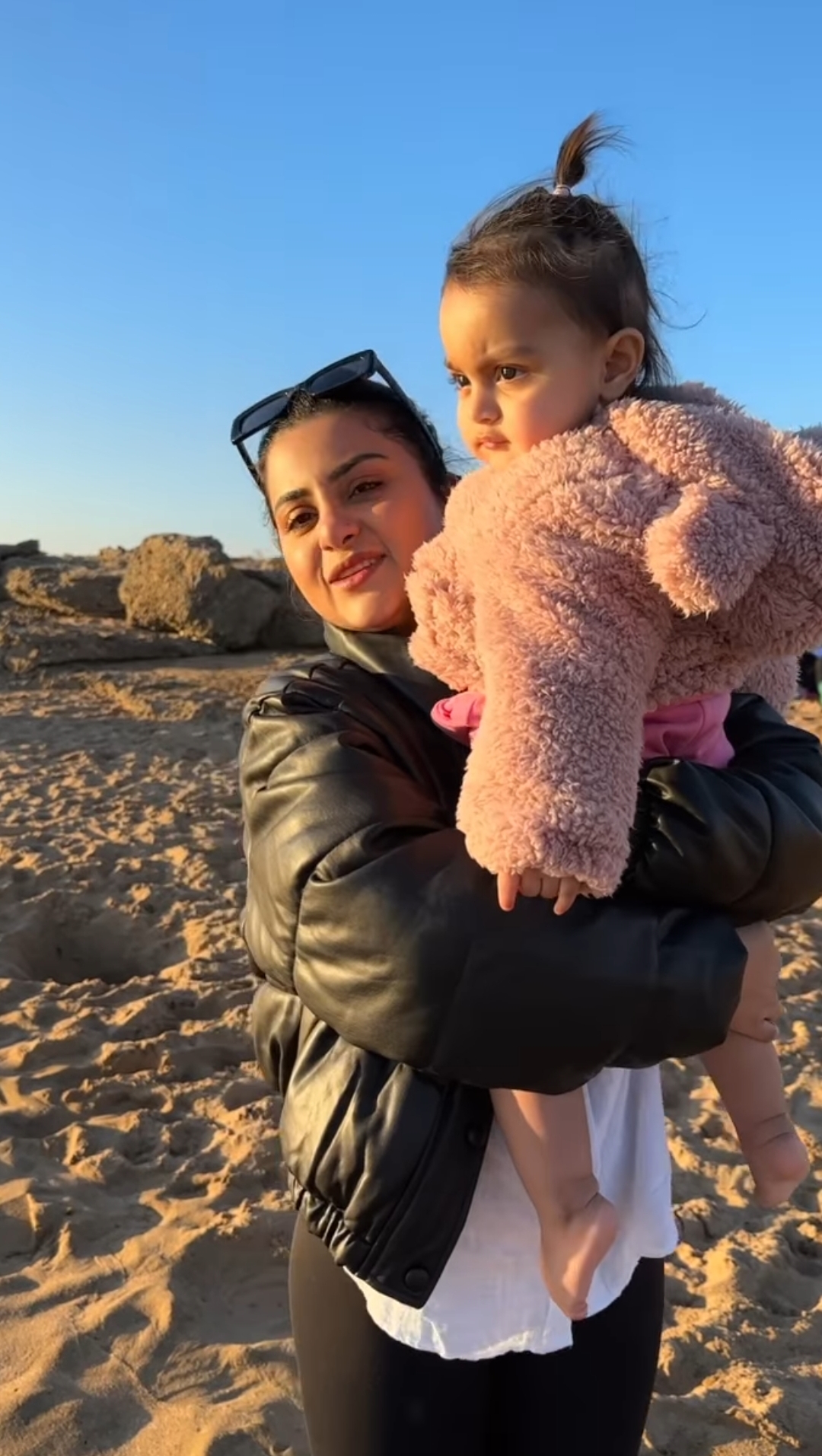 Sohai Ali Abro Beach Day With Daughter & Husband | Reviewit.pk