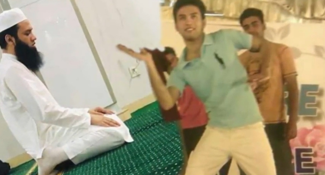 Model & Dancer Usman Baig Story Of Leaving Showbiz Industry | Reviewit.pk