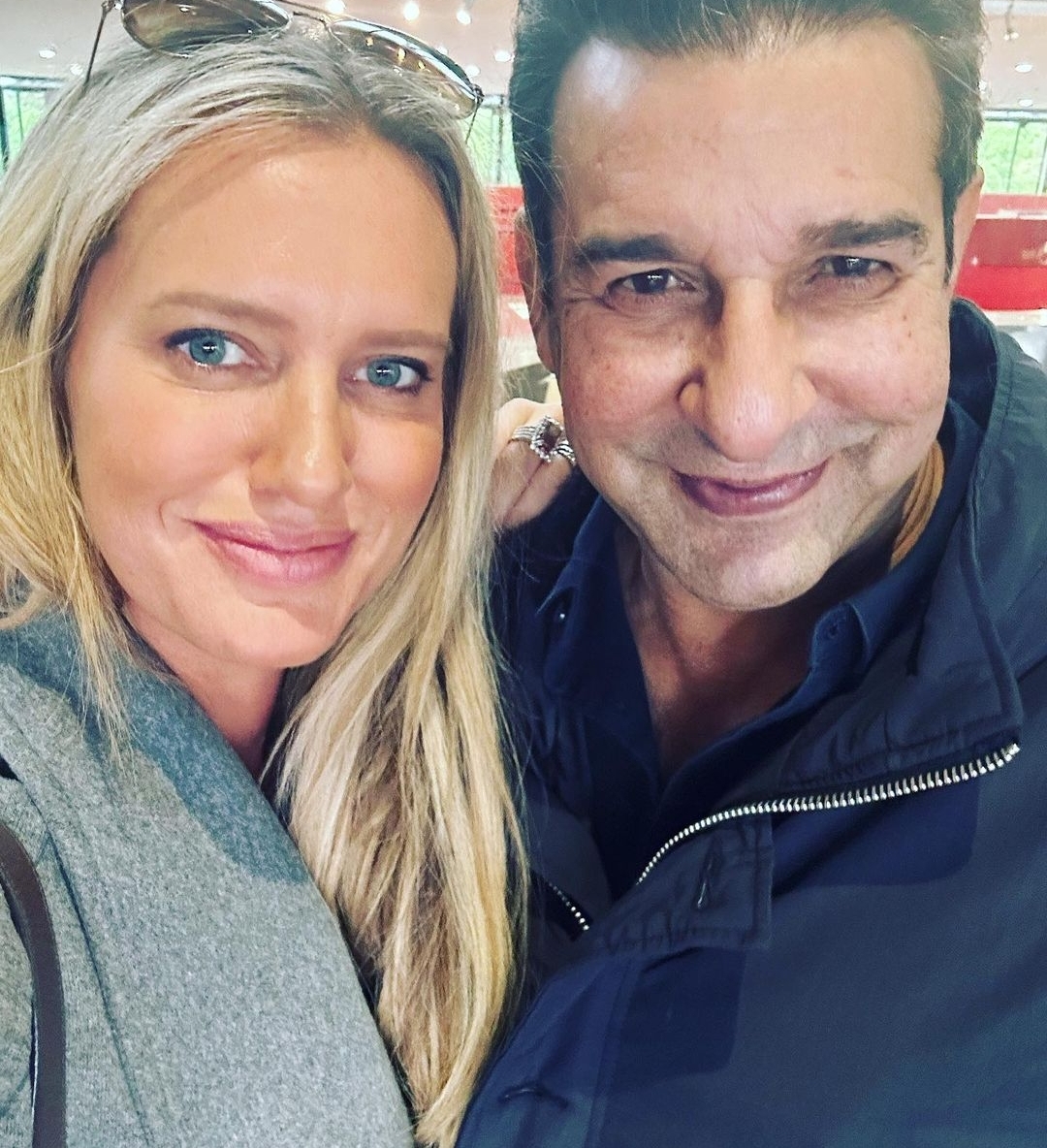 Shaniera Akram & Wasim Akram Exotic New Pictures from Maldives ...