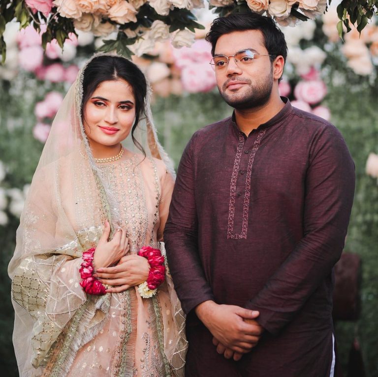 Saad Rehman Aka Ducky Bhai Performs Umrah With Wife | Reviewit.pk