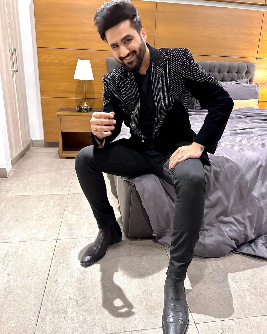 Falak Shabir Shares How Atif Aslam Helped His Business | Reviewit.pk