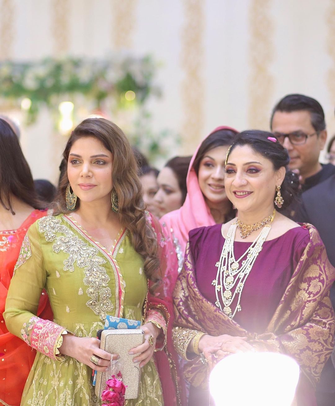 Hadiqa Kiani Is A Vision To Behold At A Wedding | Reviewit.pk