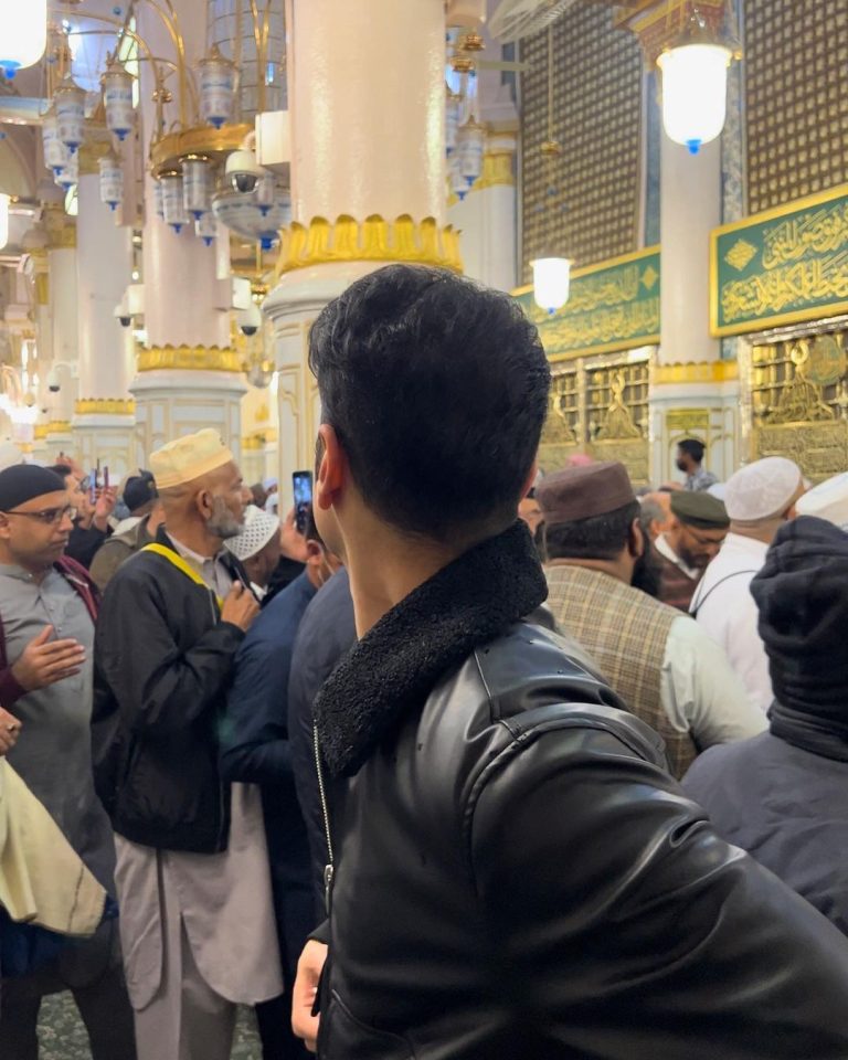 Pakistani Ken Doll Aka Adnan Zafar Performs Umrah | Reviewit.pk