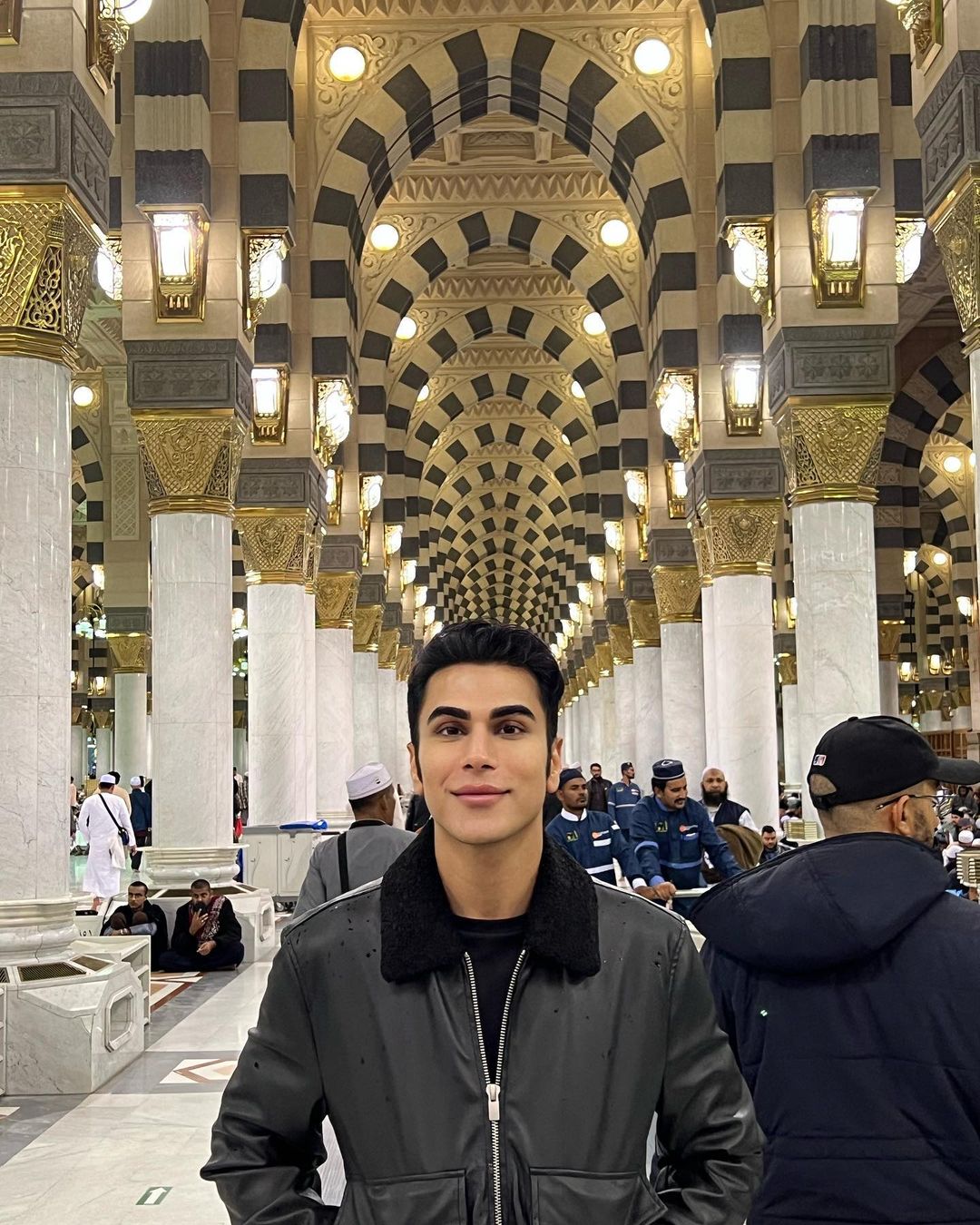 Pakistani Ken Doll Aka Adnan Zafar Performs Umrah | Reviewit.pk