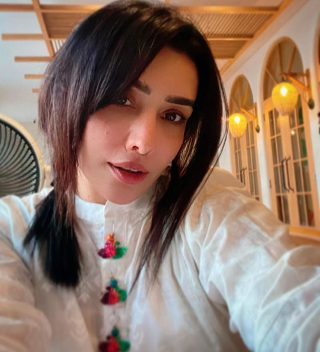 Gorgeous Maira Khan's Adorable New Pictures | Reviewit.pk