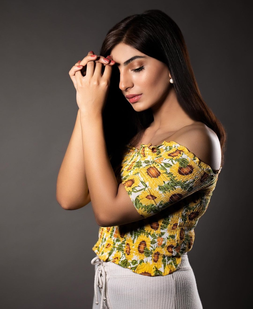 Actress Mariam Ansari Pictures with Her Husband | Reviewit.pk