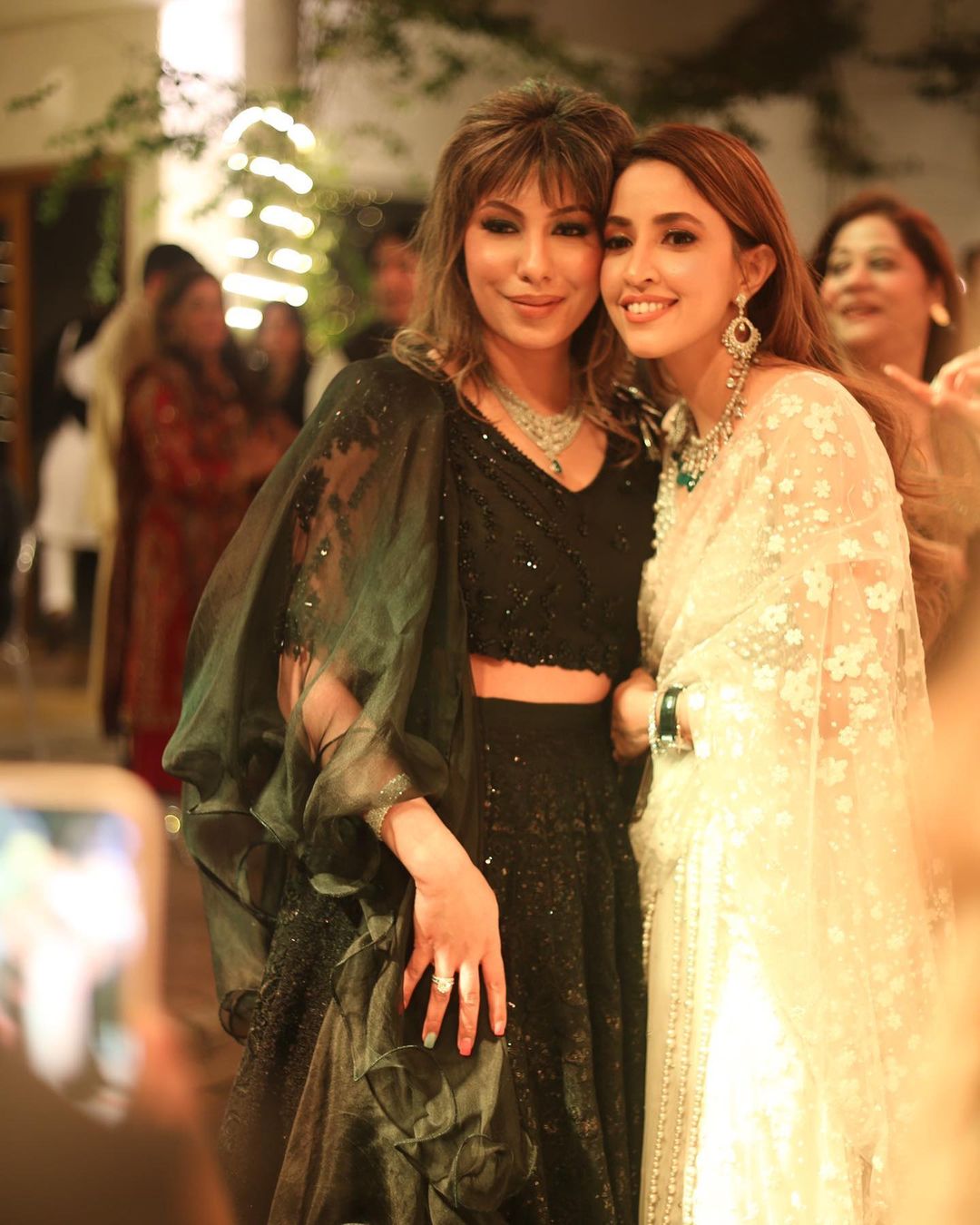 Natasha Lakhani With Family At A Wedding Reception | Reviewit.pk