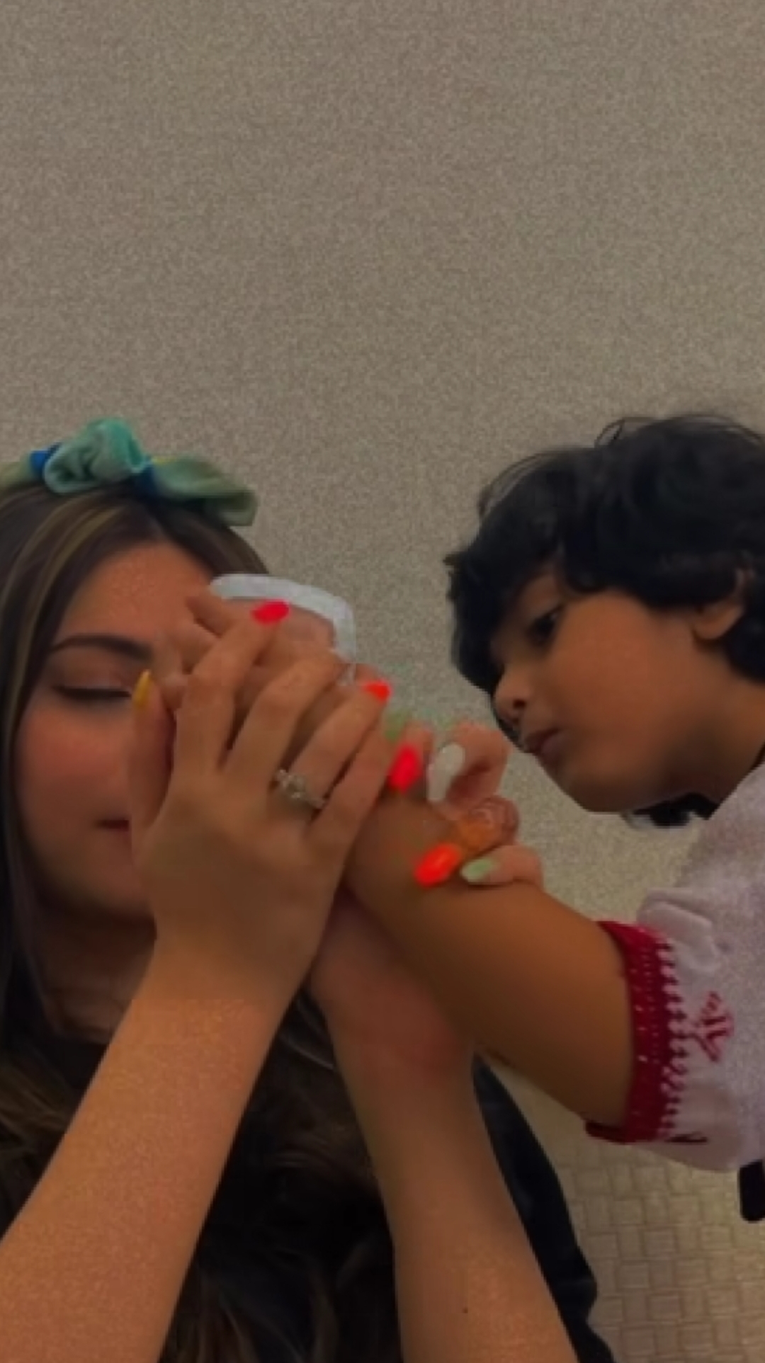 Neelam Muneer's Adorable New Family Pictures | Reviewit.pk