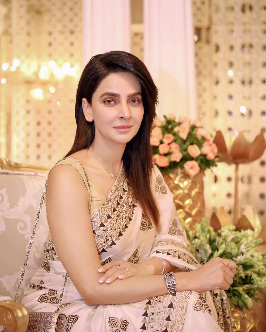 Saba Qamar Looks Amazing At Her Friend's Wedding | Reviewit.pk