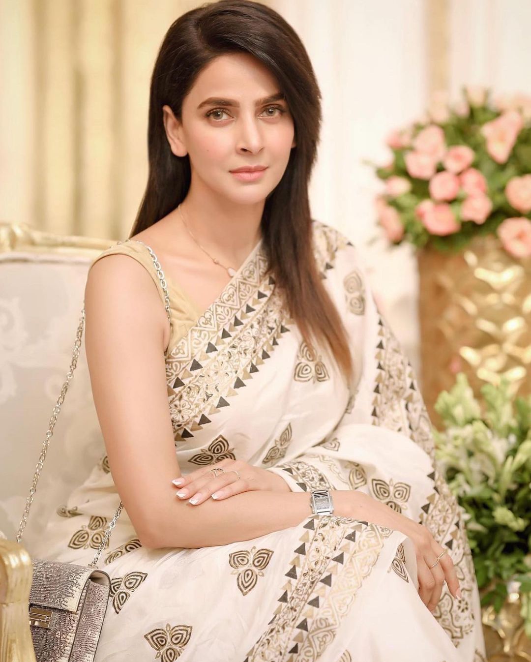 Saba Qamar Looks Amazing At Her Friend's Wedding | Reviewit.pk