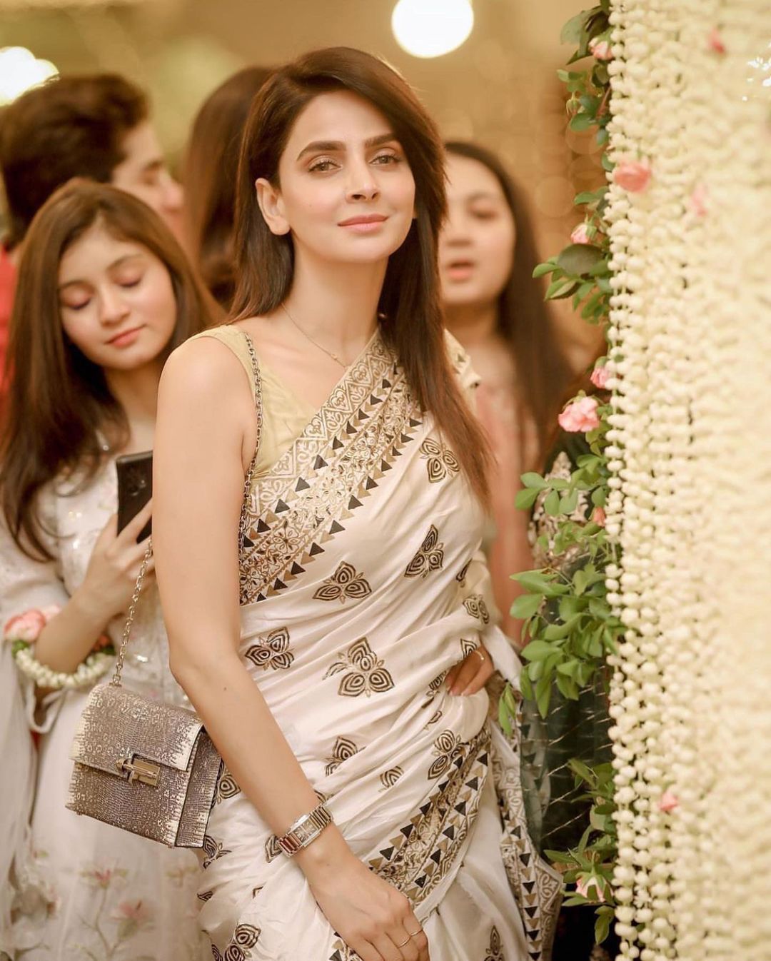 Saba Qamar Looks Amazing At Her Friend's Wedding | Reviewit.pk