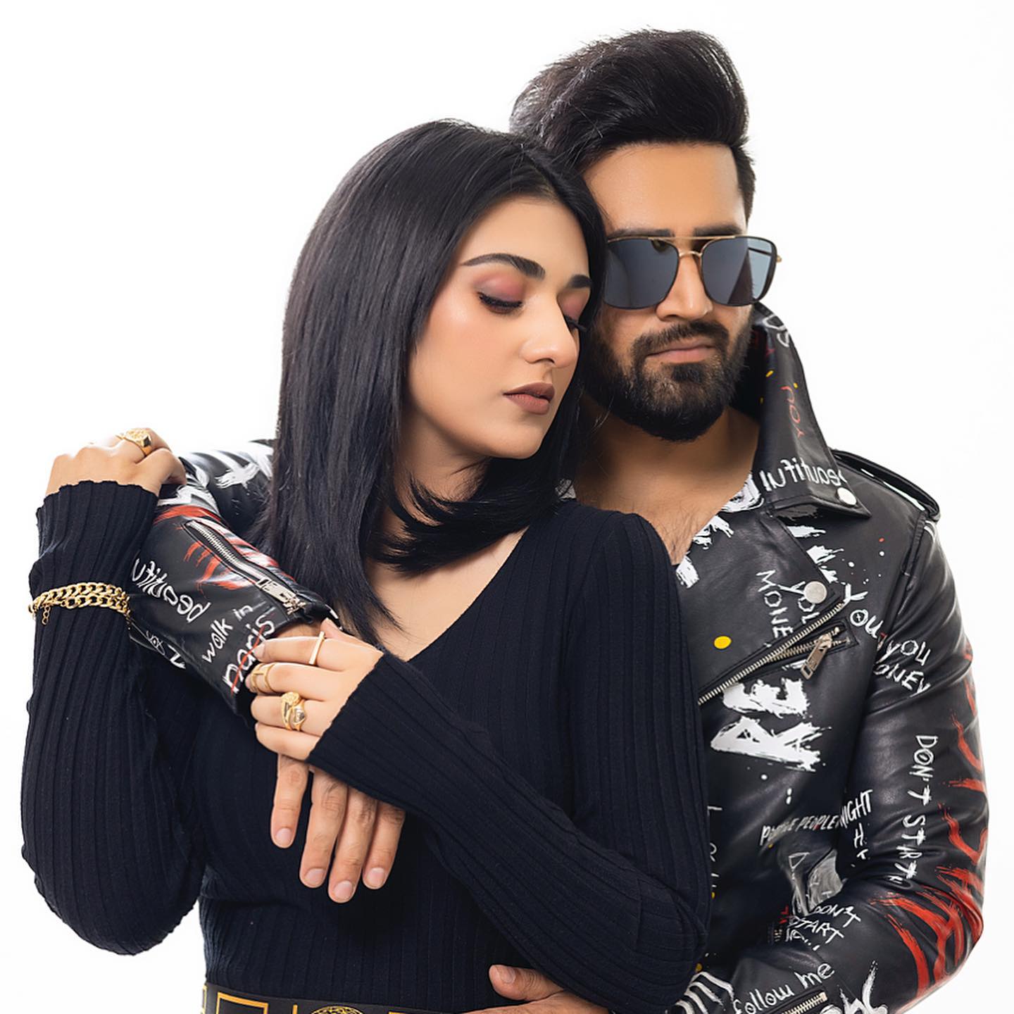 Why Sarah Khan Rejected Husband Falak Shabir's Music Video | Reviewit.pk