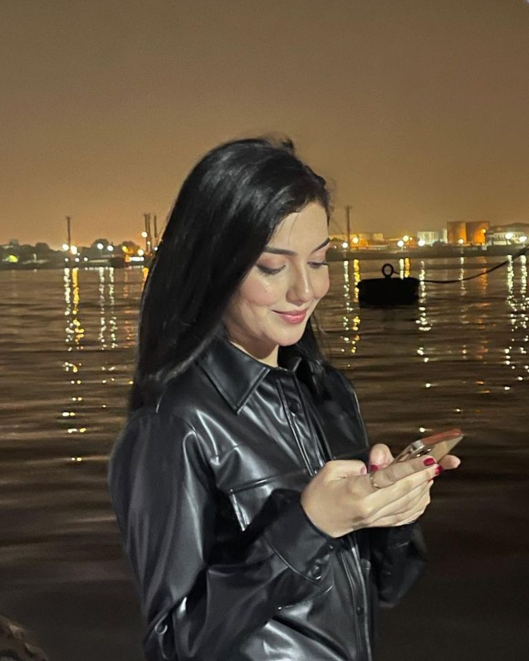 Syeda Tuba Anwar New Gorgeous Pictures | Reviewit.pk