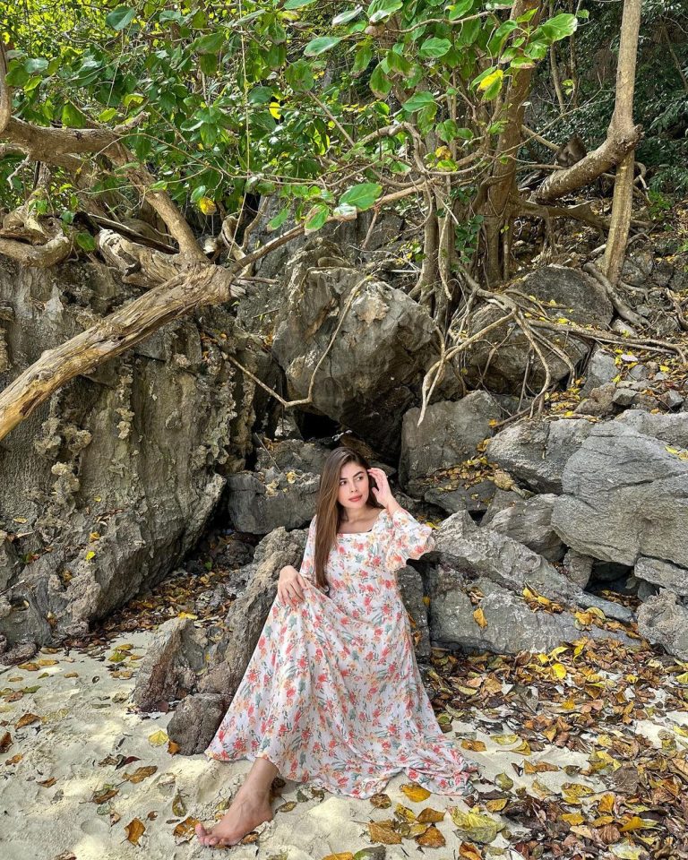 Azlan Shah And Warisha Khan Vacation In Phuket | Reviewit.pk