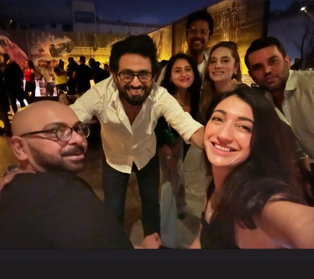 Ali Gul Pir Recent Pictures With His Wife Azeemah Nakhoda | Reviewit.pk