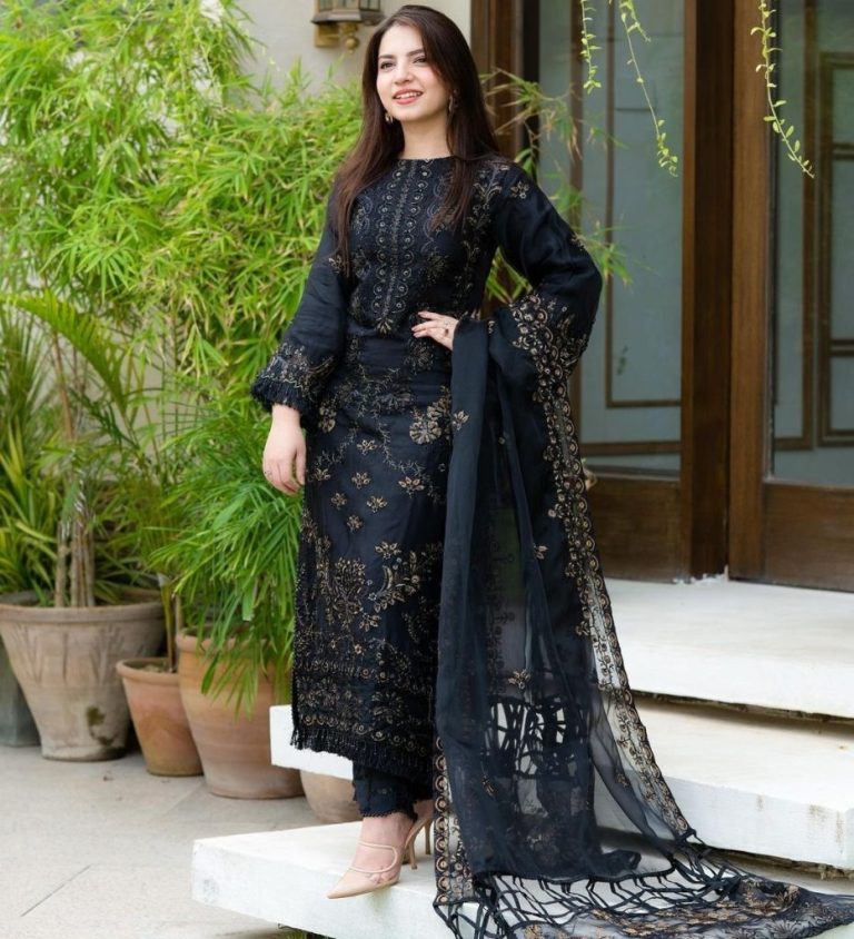 Dananeer Mobeen New Pictures from Islamabad | Reviewit.pk