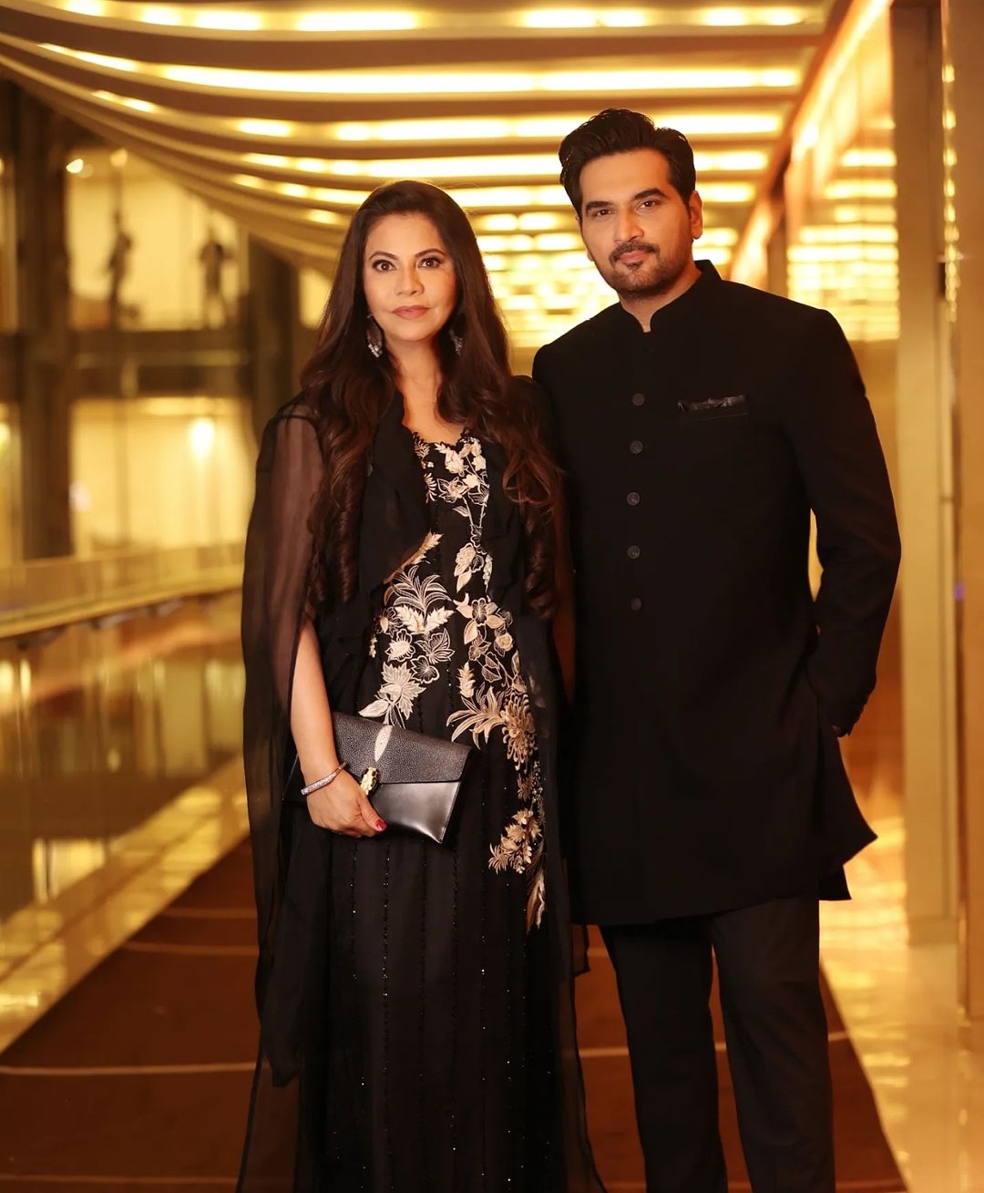 Humayun Saeed New Pictures With Family from Doha Qatar | Reviewit.pk