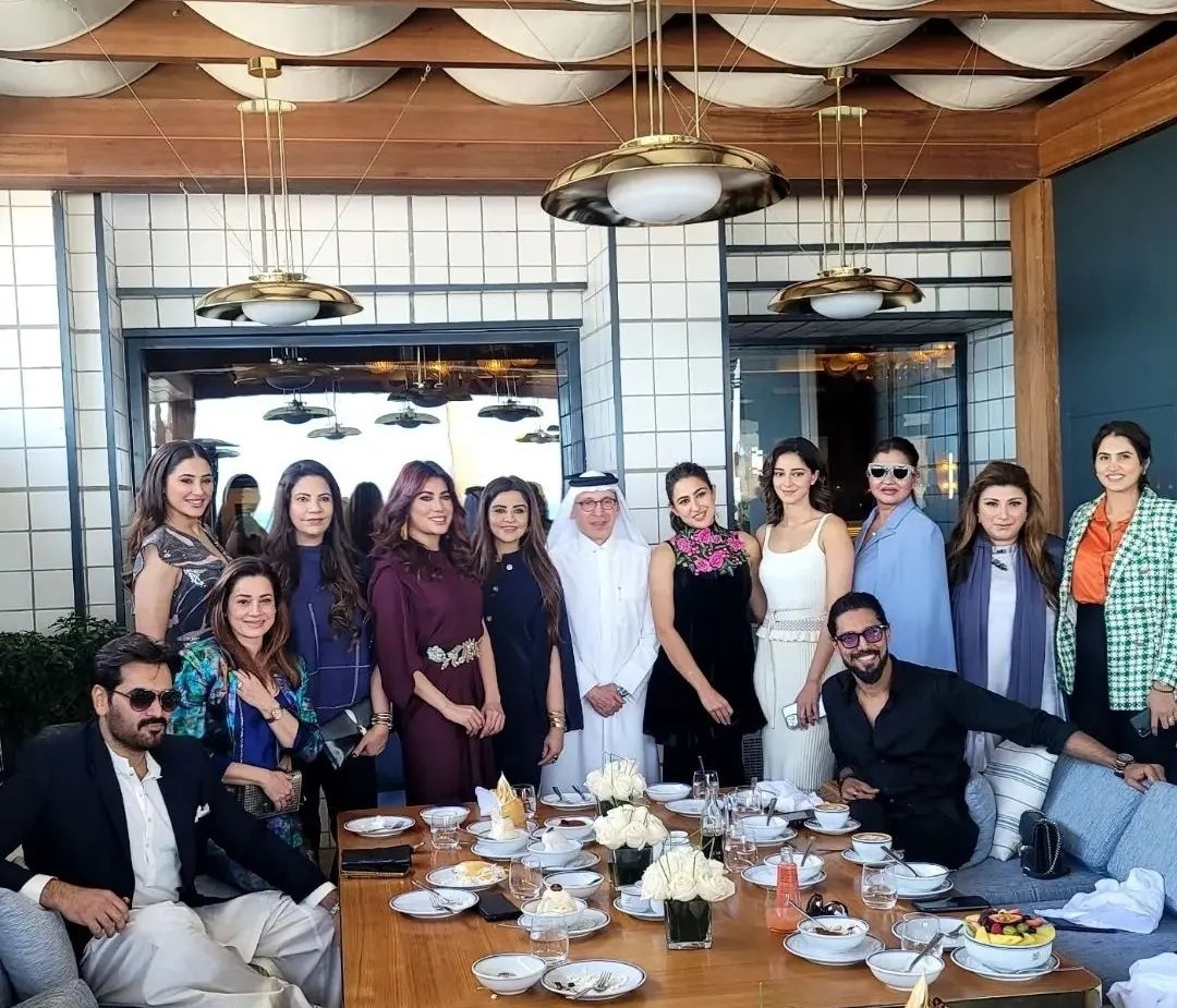 Humayun Saeed New Pictures With Family from Doha Qatar | Reviewit.pk