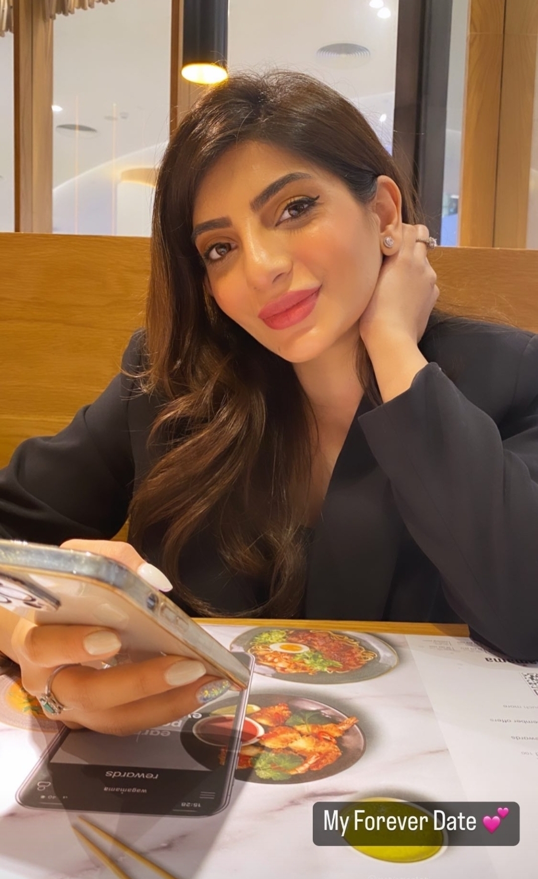 Mariam Ansari Shares New Adorable Pictures With Her Husband | Reviewit.pk