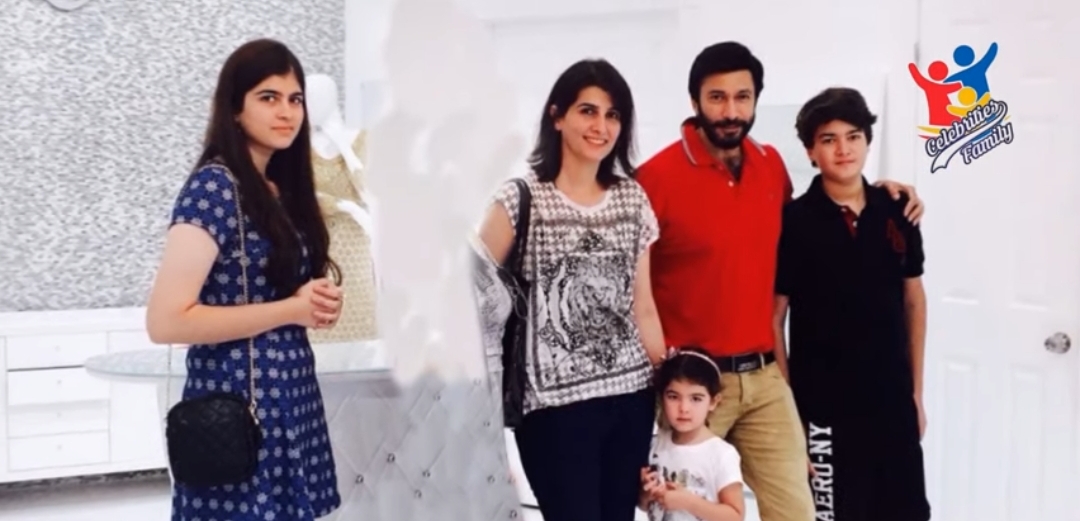 Aijaz Aslam Opens Up About His Early Age Marriage | Reviewit.pk