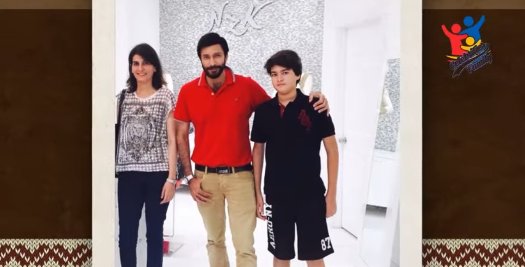 Aijaz Aslam Opens Up About His Early Age Marriage | Reviewit.pk