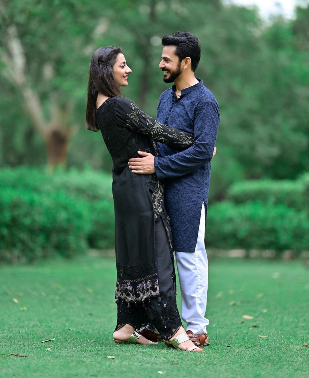 Uroosa & Bilal Celebrating 8th Anniversary | Reviewit.pk