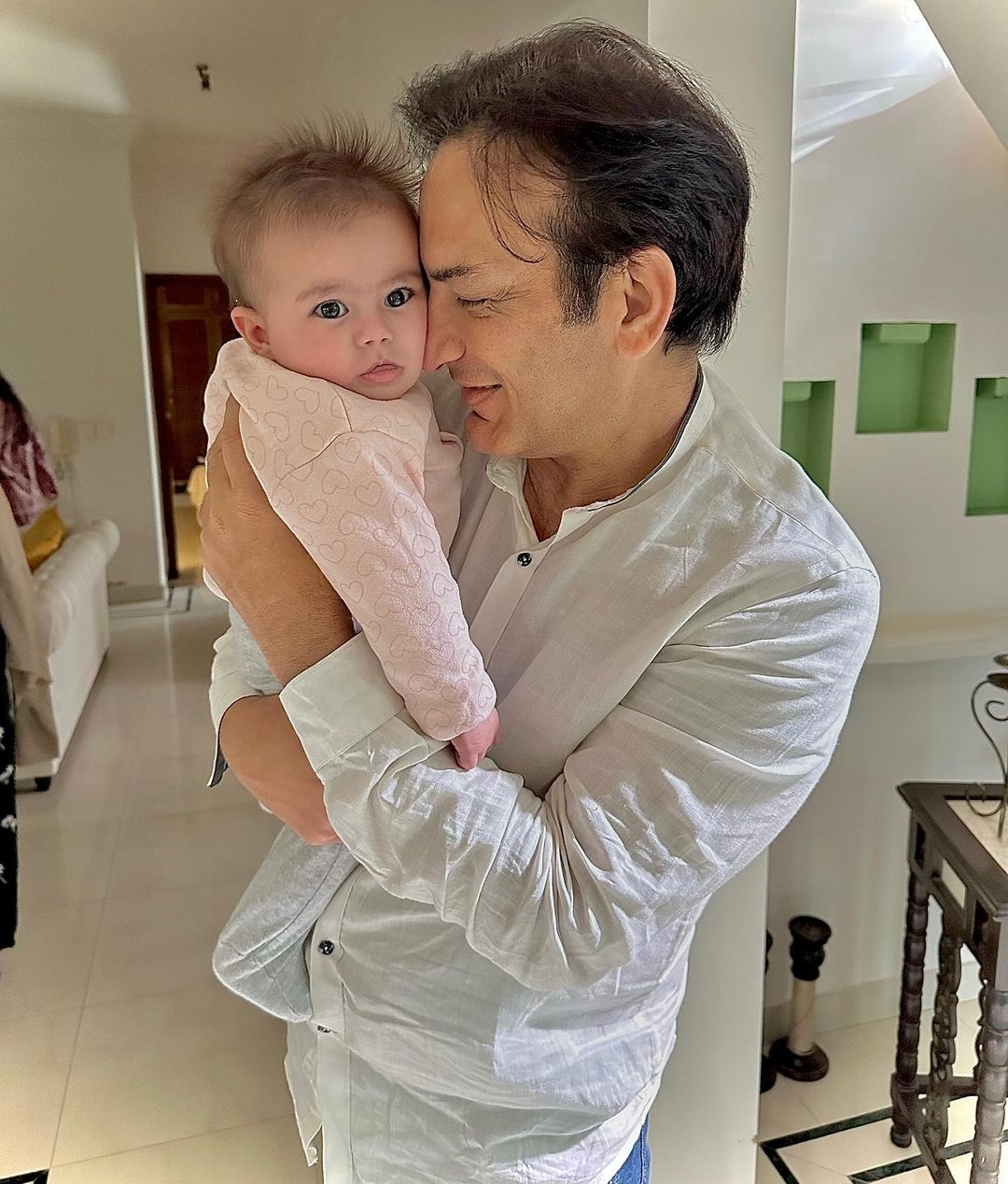 Shahroz Sabzwari Shares Adorable Video of Nooreh Playing With Zahra ...