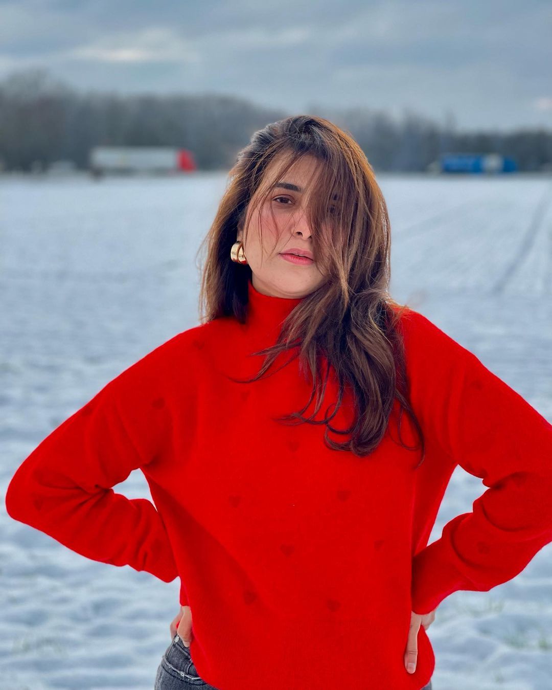 Areeba Habib Advises Actresses To Remember They Are Wives | Reviewit.pk