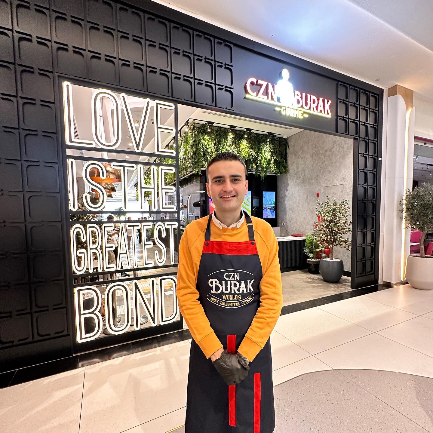 Fans Devastated After Seeing CZN Burak In Tears | Reviewit.pk