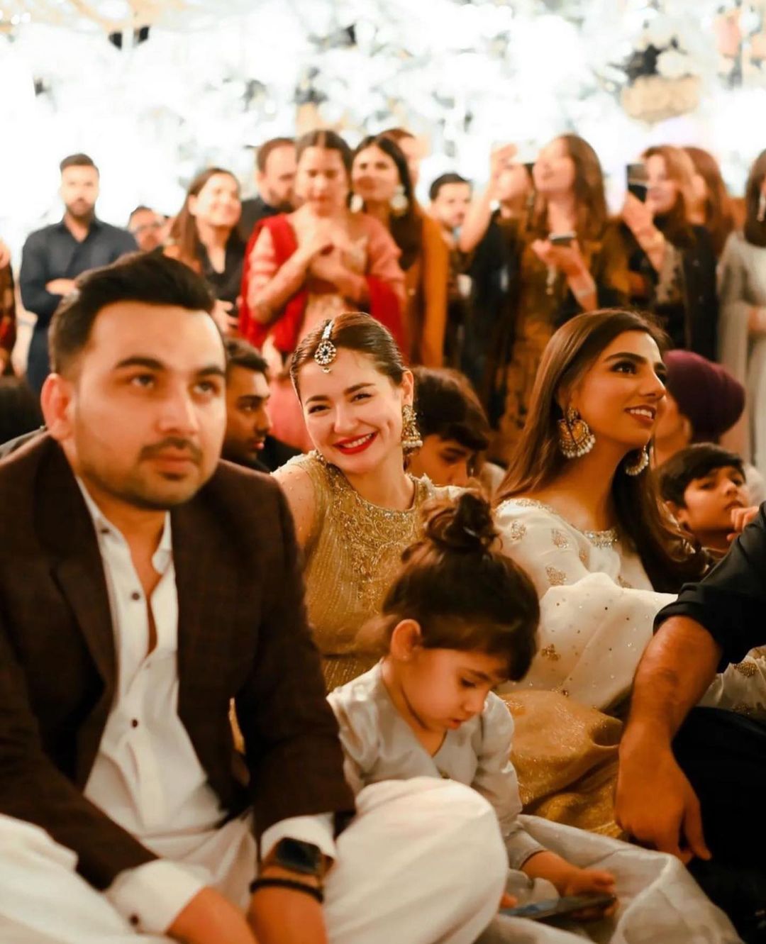 Umer Mukhtar Star-Studded Wedding HD Pictures | Reviewit.pk
